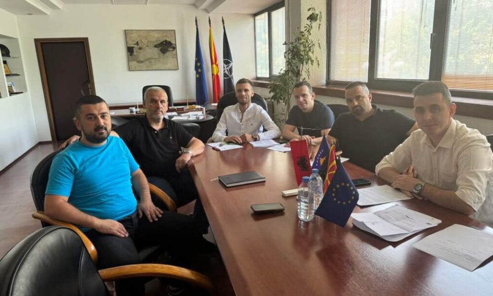 12 maqedonas dhe 4 shqiptarë! Drejtori Muhamed Aliu lavdërohet me ...